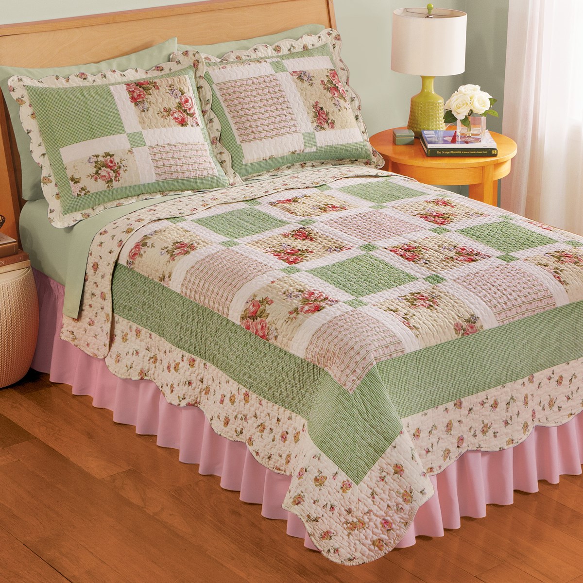 Floral Border Patchwork Quilt | Collections Etc.