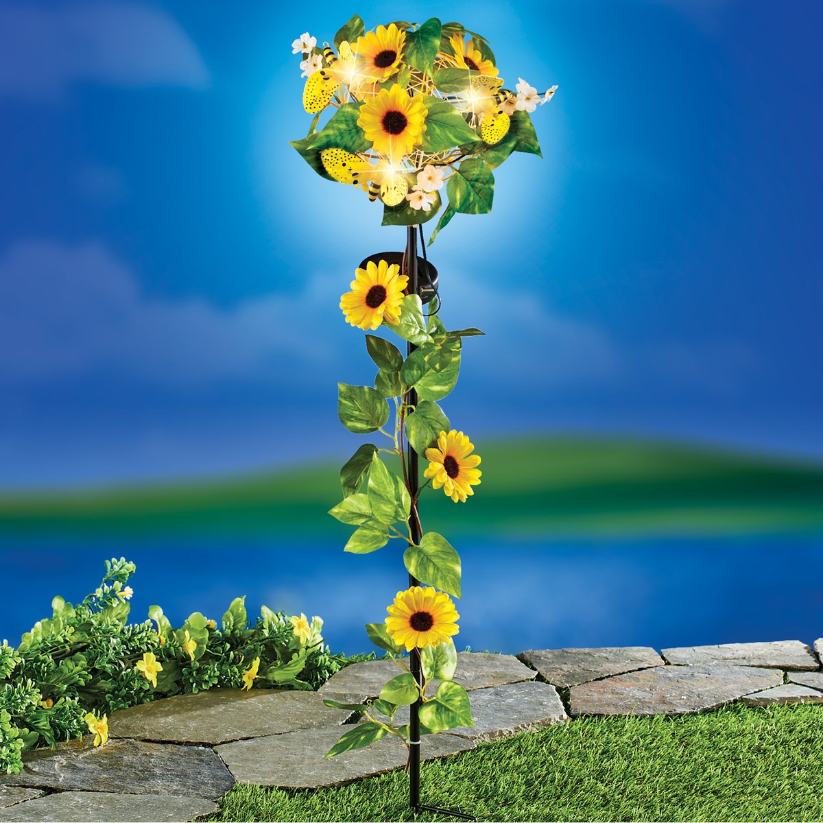 Solar Powered Daisy and Bumblebee Garden Stake | Collections Etc.