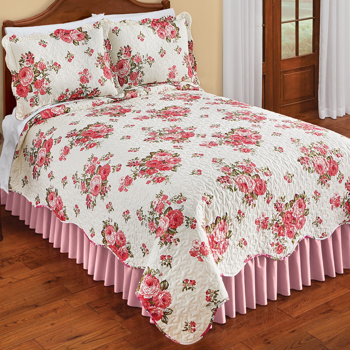 Antique Pink Roses Pattern Garden Quilt with Scalloped Edges ...