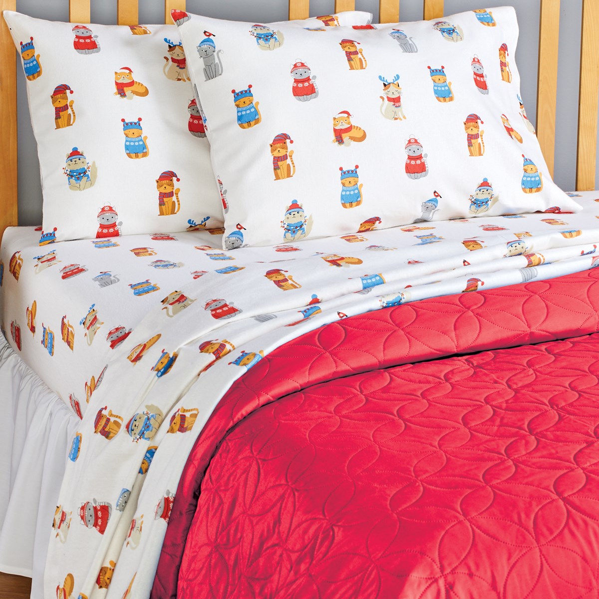 Festive Holiday Winter Cats Cotton White Bedsheet Set | Collections Etc.