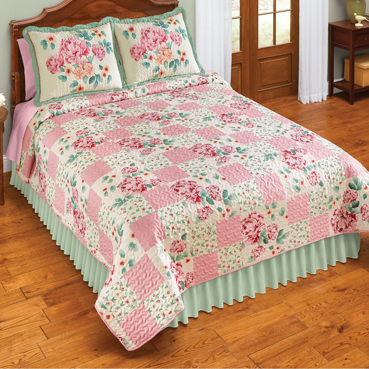 Lovely Rose Floral Pattern Patchwork Printed Quilt | Collections Etc.