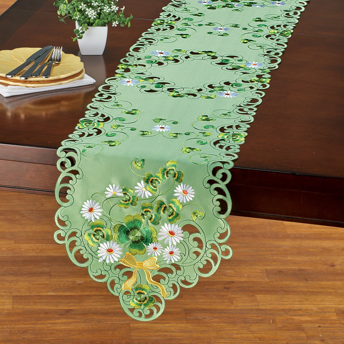 Exquisite Spring Clovers and Daisy Green Table Linens | Collections Etc.