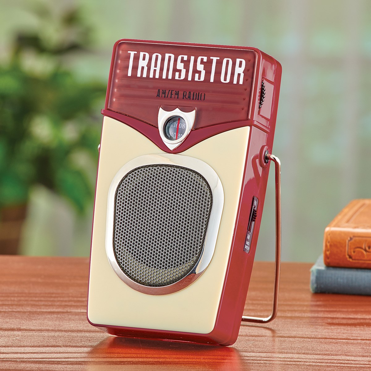 Charming Vintage Design Retro AM/FM Transistor Radio | Collections Etc.