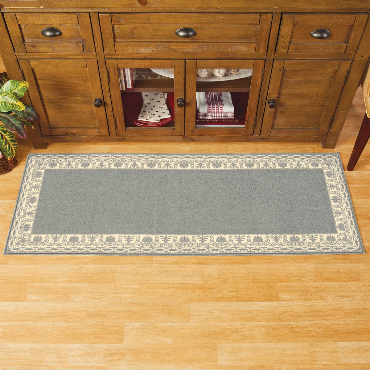 Traditional Skid-Resistant Border Design Rug | Collections Etc.