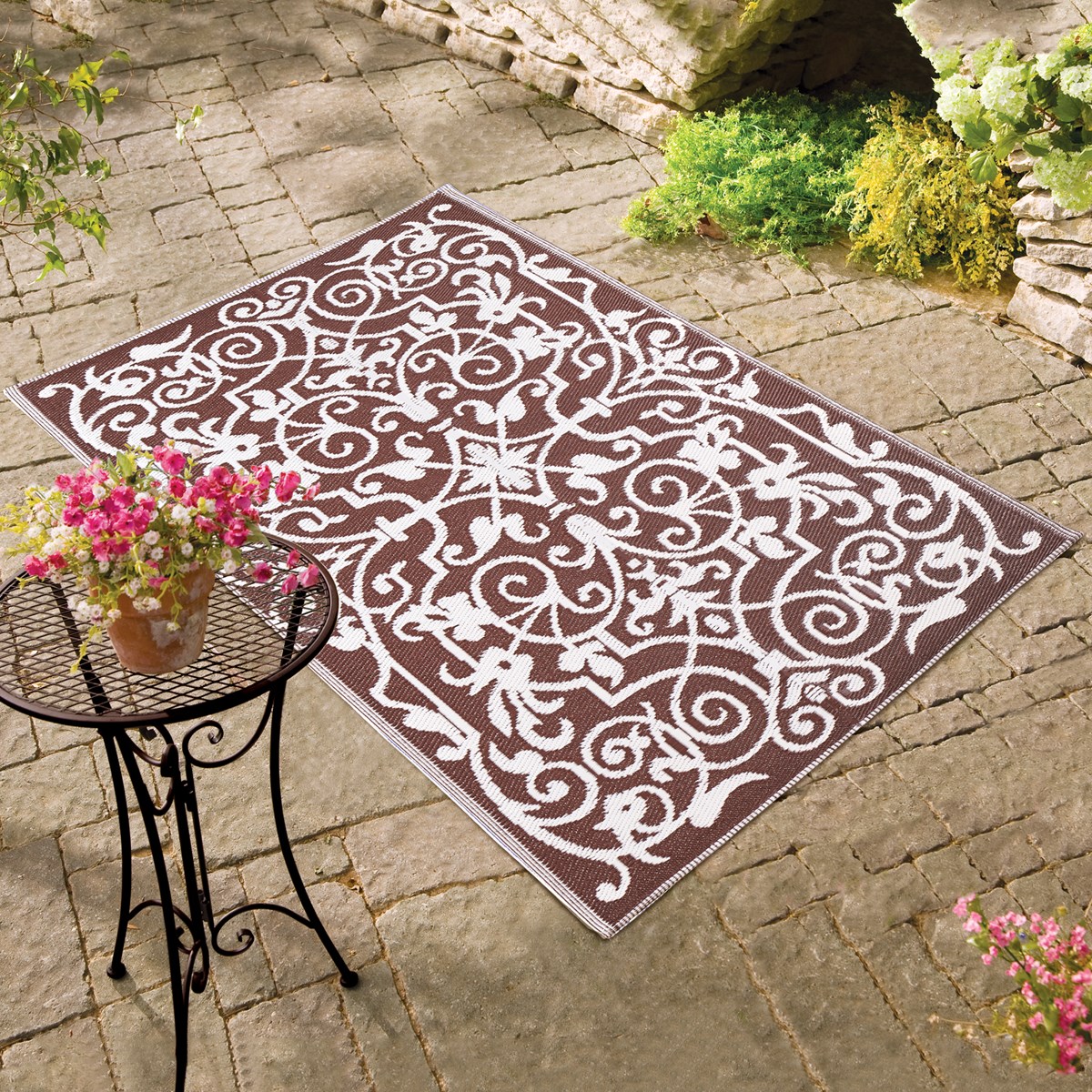 Reversible Bold Scroll Medallion Outdoor Patio Mat | Collections Etc.