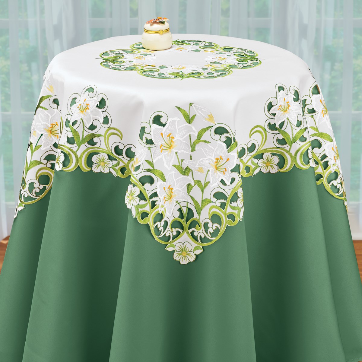 Embroidered Lovely Lilies and Intricate Cutwork Table Linens ...