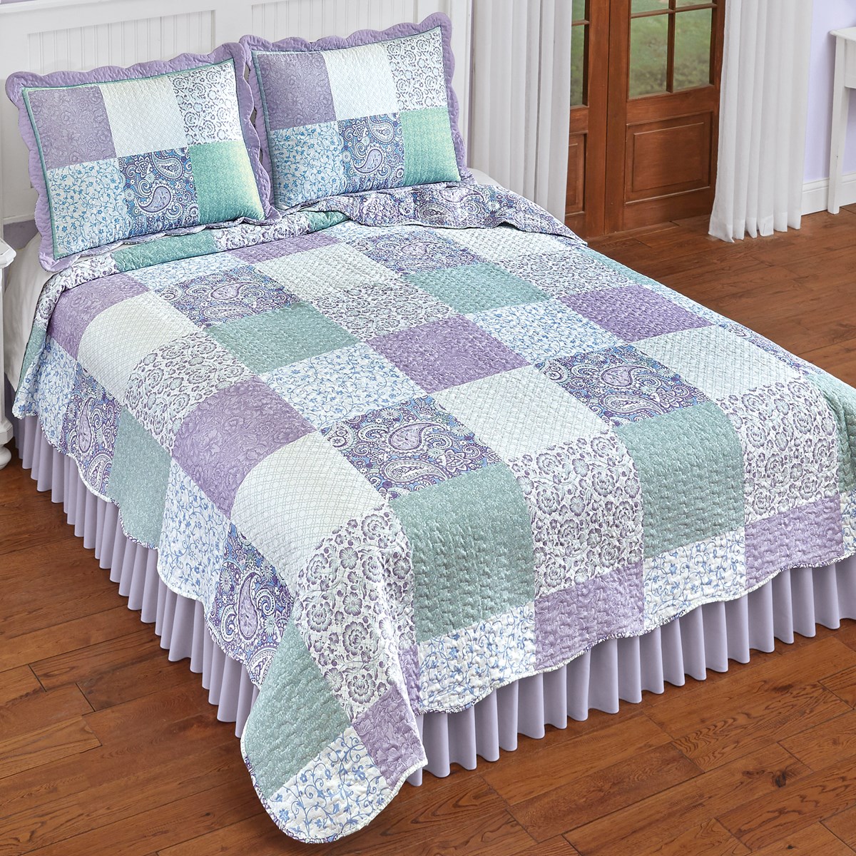 Reversible Paisley Patchwork Pattern Quilt | Collections Etc.