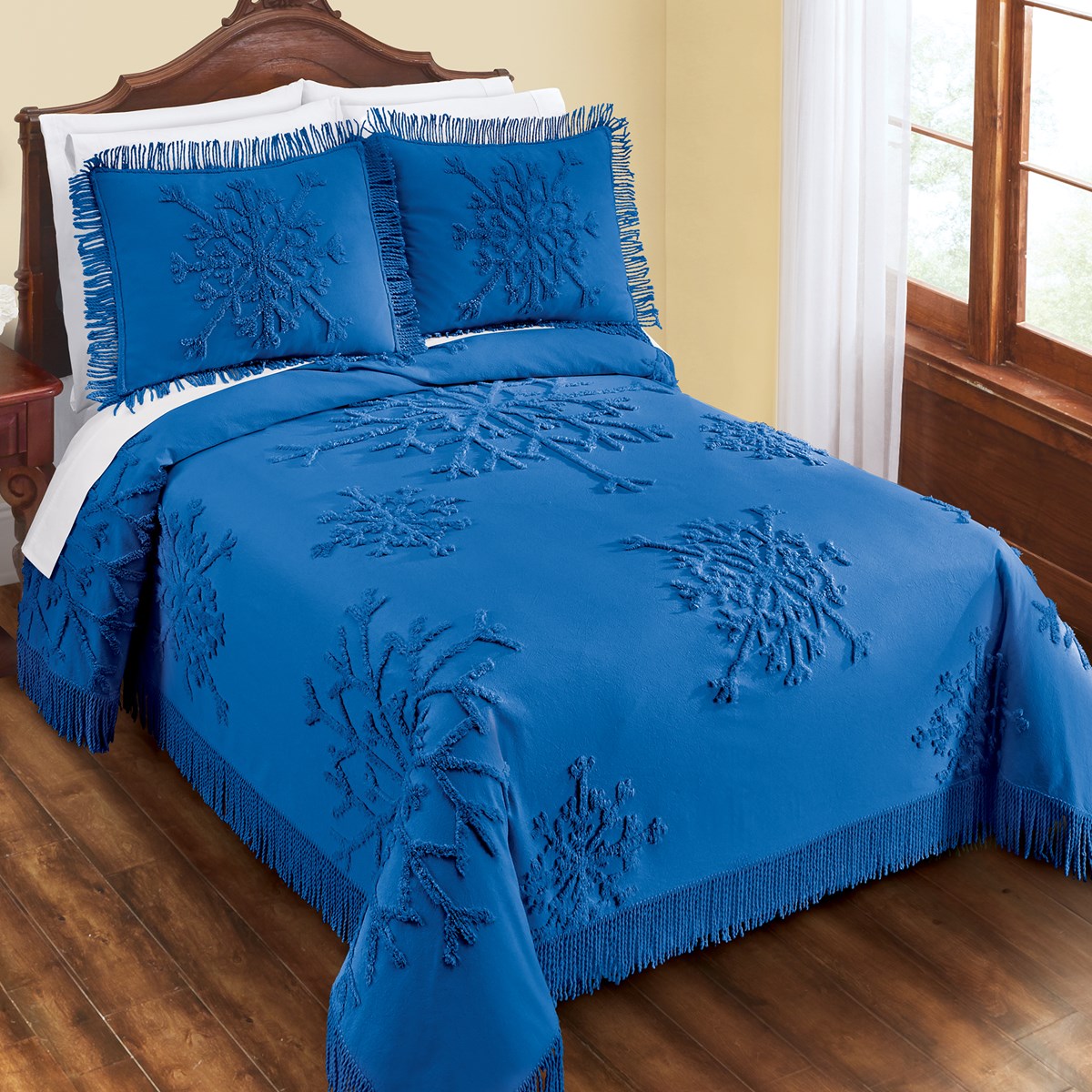 Tufted Snowflake Chenille Fringe Border Bedspread | Collections Etc.