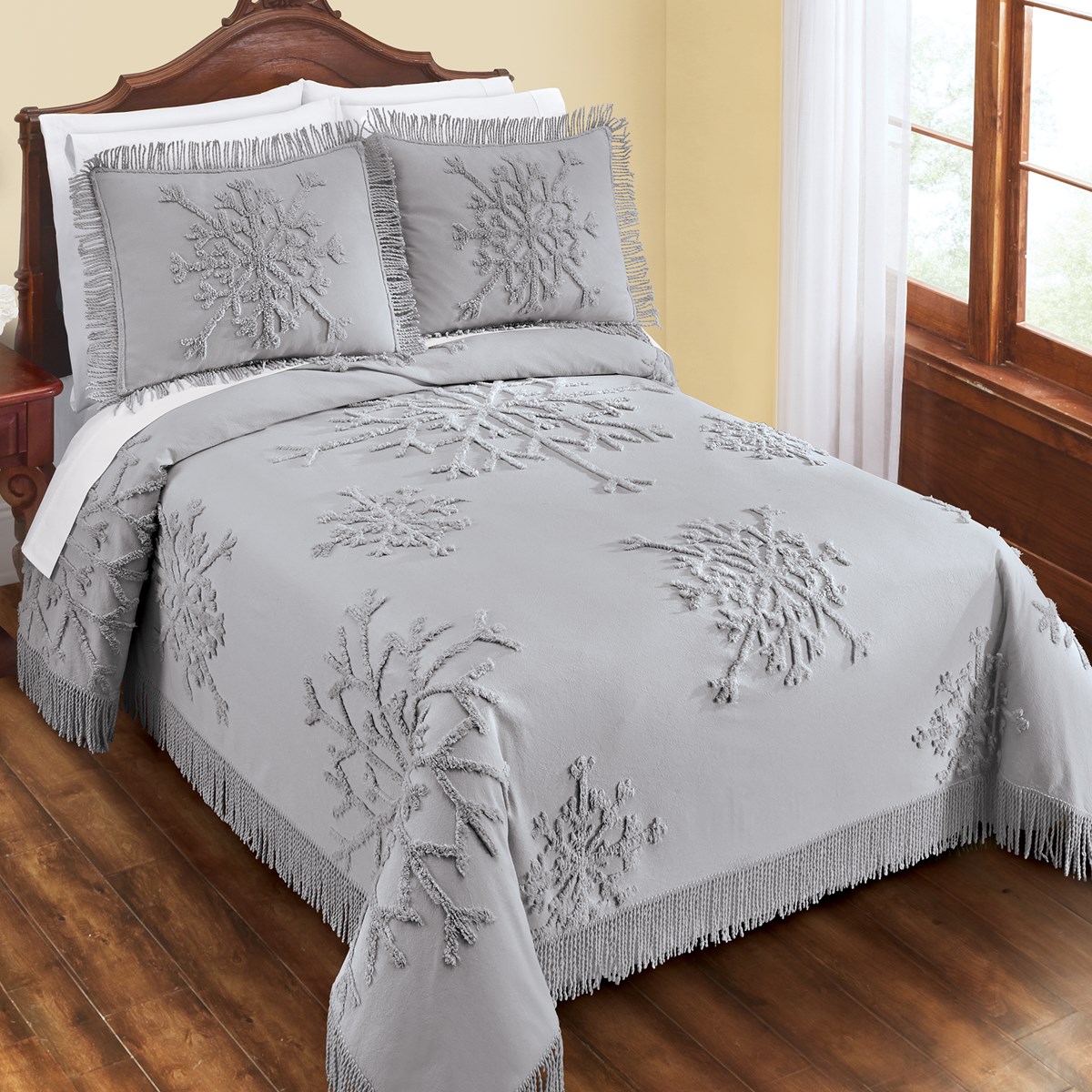Tufted Snowflake Chenille Fringe Border Bedspread | Collections Etc.