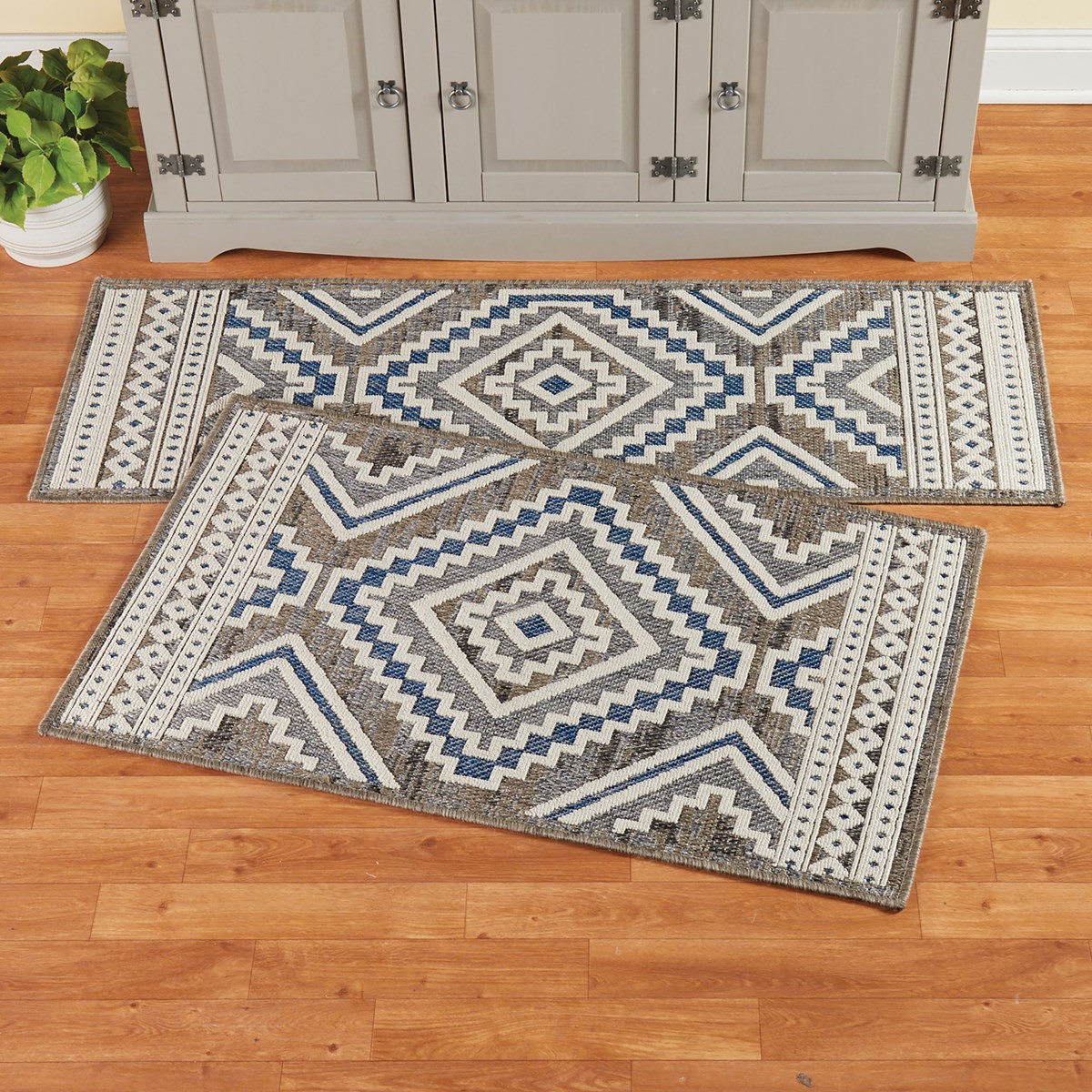 Wilton Aztec-Inspired Southwest Accent Rug | Collections Etc.