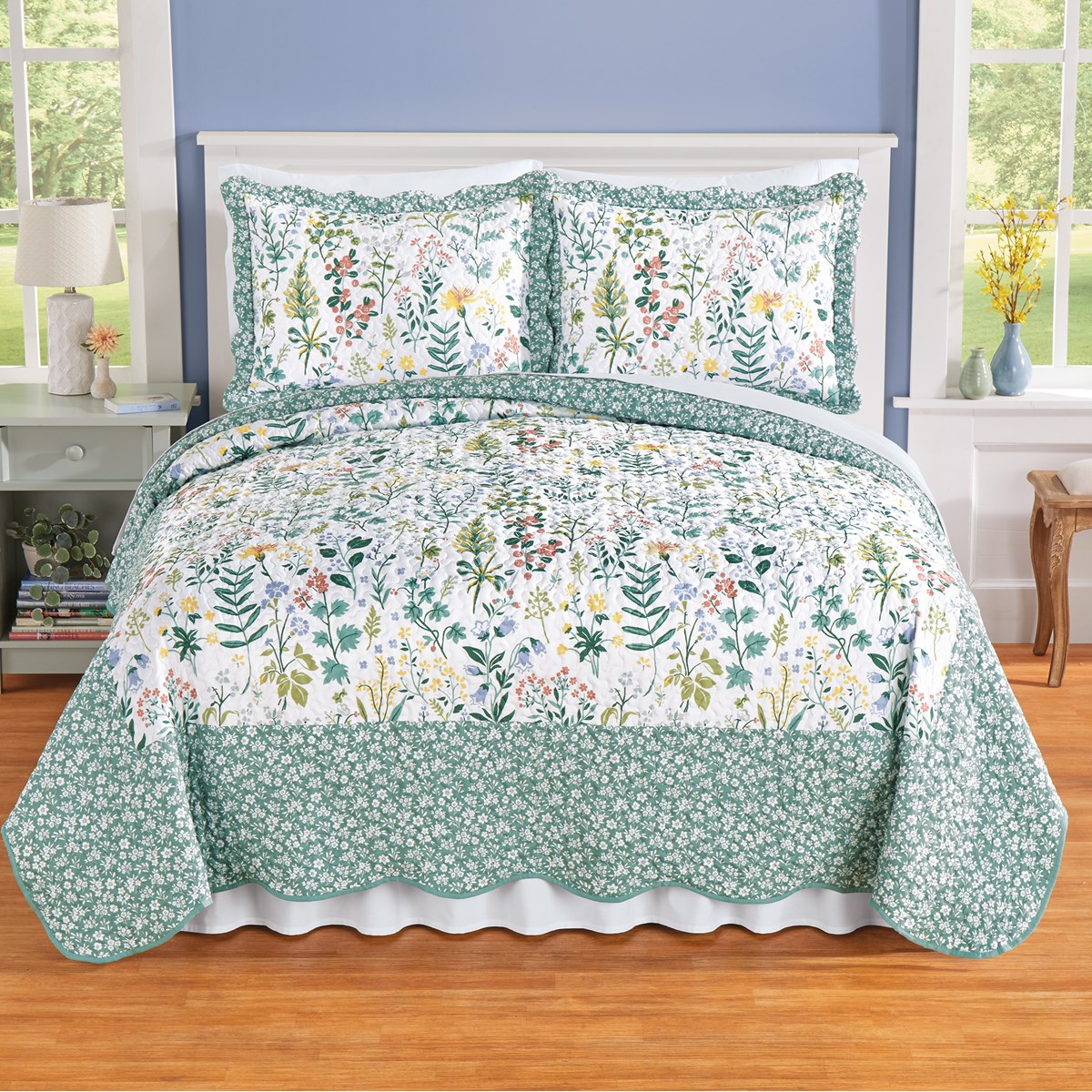 Floral Botanic Garden Scalloped Edge Quilt | Collections Etc.